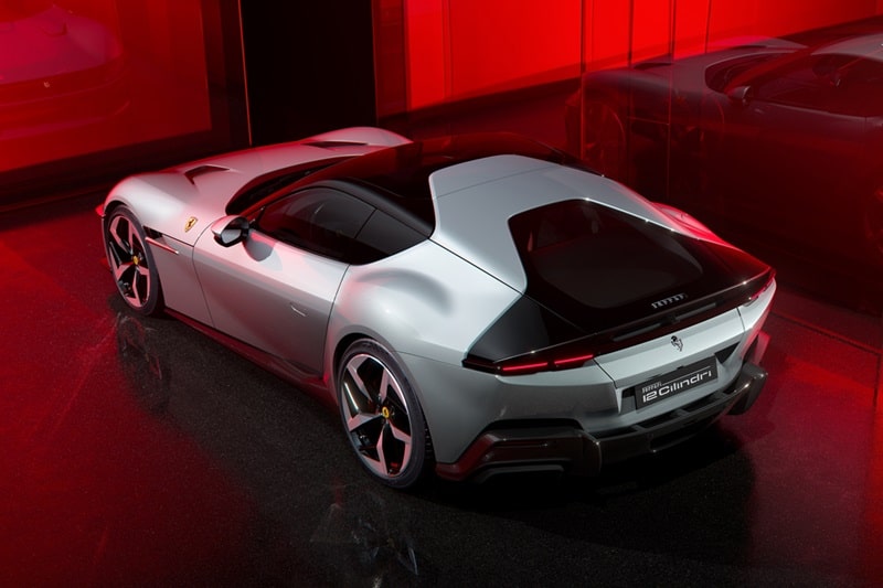 Neue Ferrari 12Cilindri 2026 und frühere Generationen - Autotijd