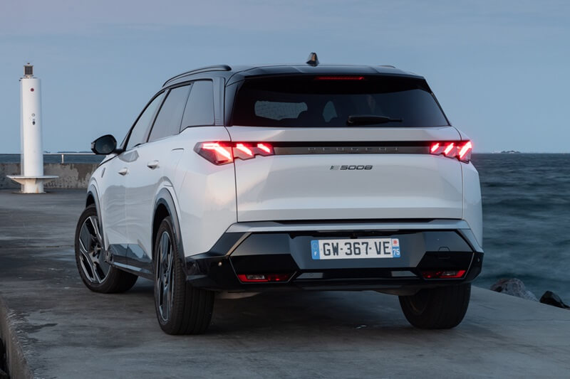 Nouveau Peugeot 5008 2026 et générations précédentes - Autotijd
